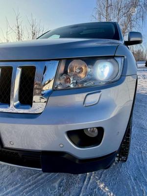 Grey Jeep Grand Cherokee 2012 in Siauliai, with an engine capacity of 2.99 L and mileage of 244 thousand km for 10950 €, photo 17 on AUTOMOTO.COM.LV
