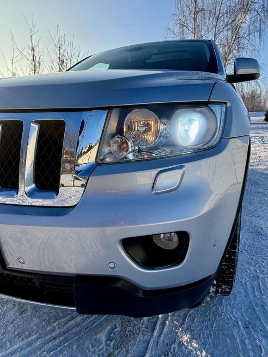 Grey Jeep Grand Cherokee 2012 in Siauliai, with an engine capacity of 2.99 L and mileage of 244 thousand km for 10950 €, photo 17 on AUTOMOTO.COM.LV