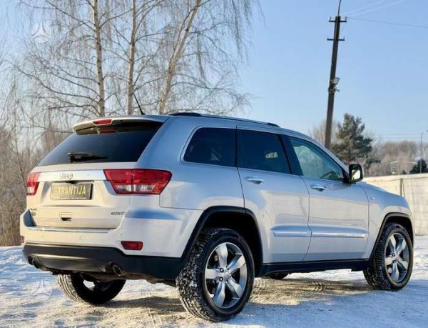 Pelēks Jeep Grand Cherokee 2012 Šauļi, ar dzinēja tilpumu 2.99 L un nobraukumu 244 tūkst. km par 10950 €, foto 4 vietnē AUTOMOTO.COM.LV
