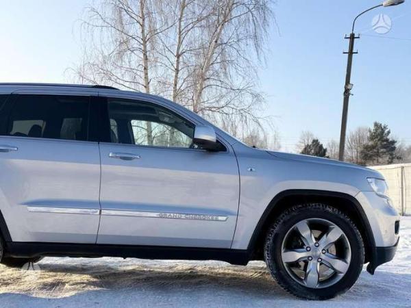 Pelēks Jeep Grand Cherokee 2012 Šauļi, ar dzinēja tilpumu 2.99 L un nobraukumu 244 tūkst. km par 10950 €, foto 10 vietnē AUTOMOTO.COM.LV