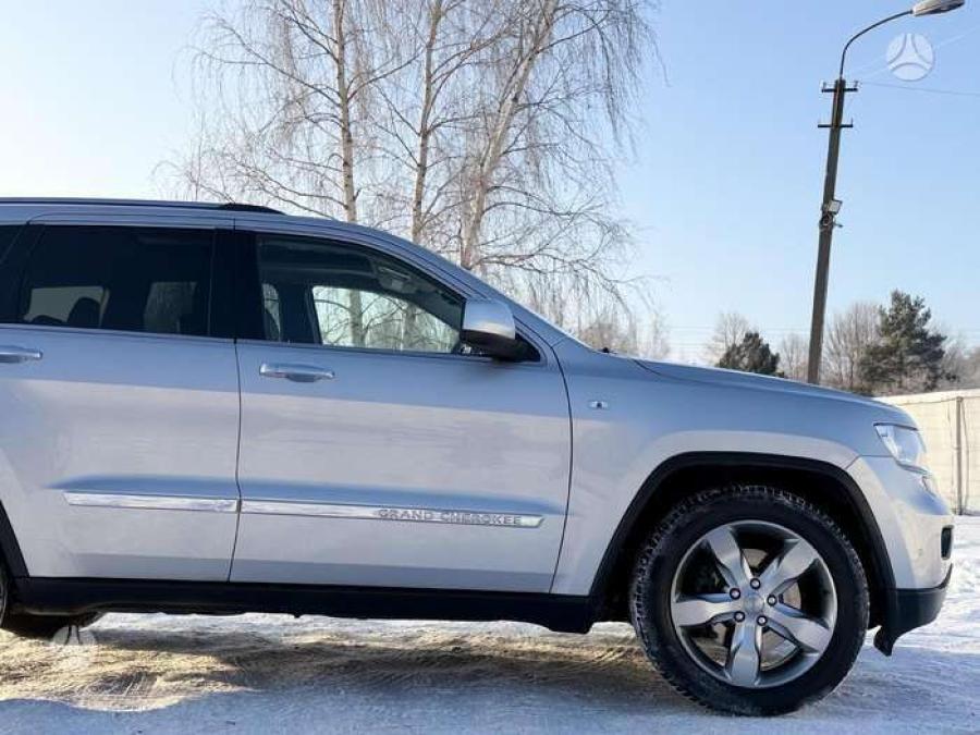 Pelēks Jeep Grand Cherokee 2012 Šauļi, ar dzinēja tilpumu 2.99 L un nobraukumu 244 tūkst. km par 10950 €, foto 10 vietnē AUTOMOTO.COM.LV