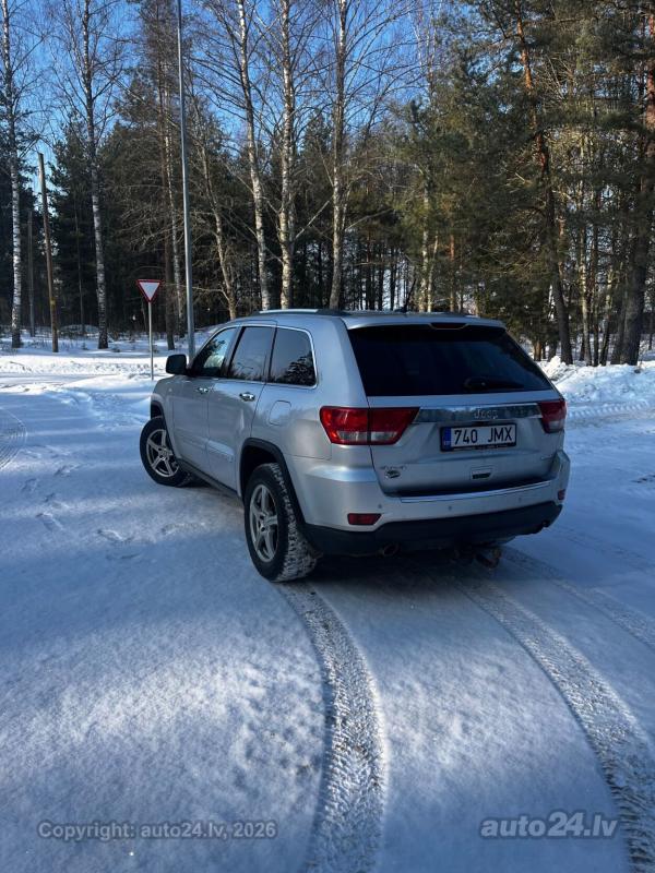 Pelēks Jeep Grand Cherokee 2012 Tallina, ar dzinēja tilpumu 3.00 L un nobraukumu 216 tūkst. km par 8800 €, foto 3 vietnē AUTOMOTO.COM.LV