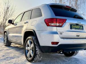 Grey Jeep Grand Cherokee 2012 in Siauliai, with an engine capacity of 2.99 L and mileage of 244 thousand km for 10950 €, photo 7 on AUTOMOTO.COM.LV