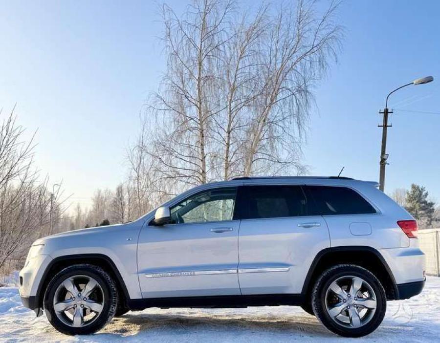 Grey Jeep Grand Cherokee 2012 in Siauliai, with an engine capacity of 2.99 L and mileage of 244 thousand km for 10950 €, photo 13 on AUTOMOTO.COM.LV