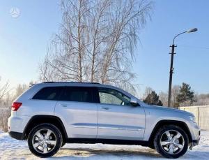 Grey Jeep Grand Cherokee 2012 in Siauliai, with an engine capacity of 2.99 L and mileage of 244 thousand km for 10950 €, photo 14 on AUTOMOTO.COM.LV