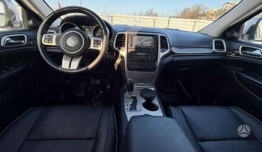Grey Jeep Grand Cherokee 2012 in Siauliai, with an engine capacity of 2.99 L and mileage of 244 thousand km for 10950 €, photo 21 on AUTOMOTO.COM.LV
