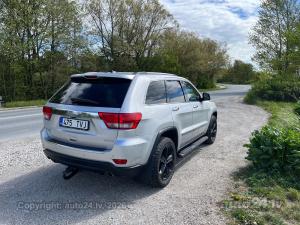 Grey Jeep Grand Cherokee 2012 in Tallinn, with an engine capacity of 3.00 L and mileage of 260 thousand km for 6900 €, photo 4 on AUTOMOTO.COM.LV