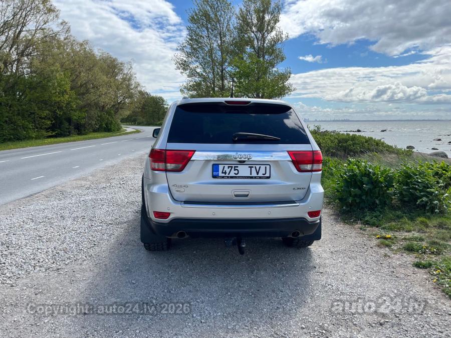 Grey Jeep Grand Cherokee 2012 in Tallinn, with an engine capacity of 3.00 L and mileage of 260 thousand km for 6900 €, photo 7 on AUTOMOTO.COM.LV