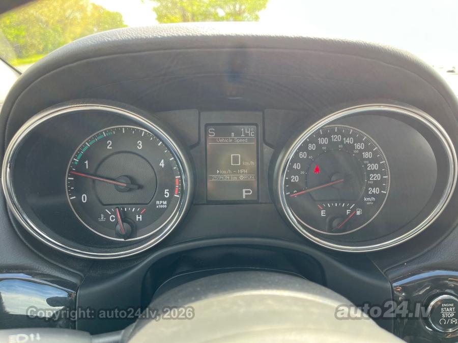 Grey Jeep Grand Cherokee 2012 in Tallinn, with an engine capacity of 3.00 L and mileage of 260 thousand km for 6900 €, photo 8 on AUTOMOTO.COM.LV