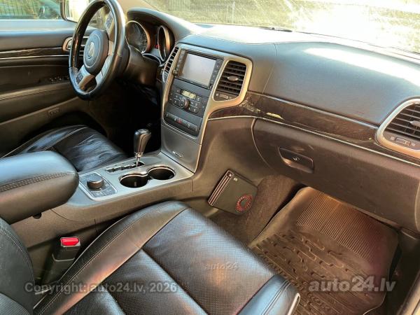 Pelēks Jeep Grand Cherokee 2012 Tallina, ar dzinēja tilpumu 3.00 L un nobraukumu 260 tūkst. km par 6900 €, foto 8 vietnē AUTOMOTO.COM.LV