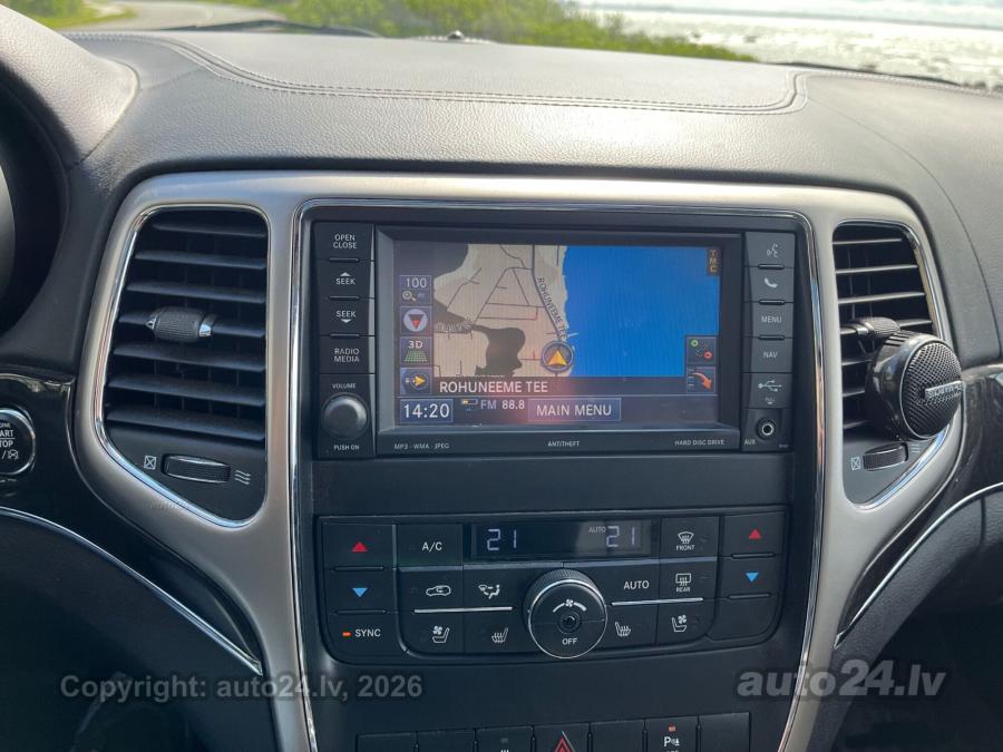 Grey Jeep Grand Cherokee 2012 in Tallinn, with an engine capacity of 3.00 L and mileage of 260 thousand km for 6900 €, photo 13 on AUTOMOTO.COM.LV