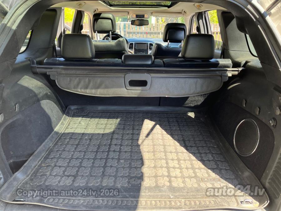 Grey Jeep Grand Cherokee 2012 in Tallinn, with an engine capacity of 3.00 L and mileage of 260 thousand km for 6900 €, photo 16 on AUTOMOTO.COM.LV