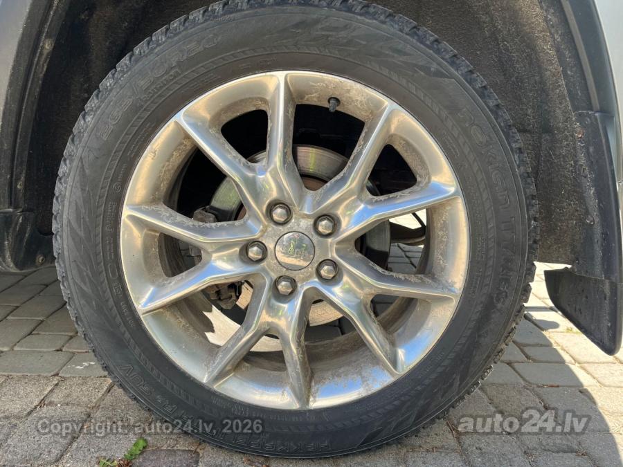 Grey Jeep Grand Cherokee 2012 in Tallinn, with an engine capacity of 3.00 L and mileage of 260 thousand km for 6900 €, photo 19 on AUTOMOTO.COM.LV
