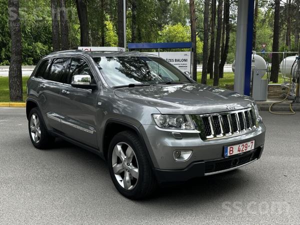 Grey Jeep Grand Cherokee 2012 in Riga, with an engine capacity of 3.00 L and mileage of 262 thousand km for 8399 €, photo 2 on AUTOMOTO.COM.LV
