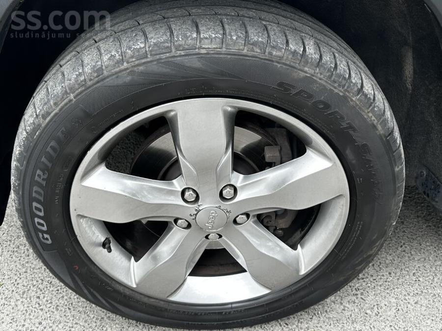 Pelēks Jeep Grand Cherokee 2012 Rīga, ar dzinēja tilpumu 3.00 L un nobraukumu 262 tūkst. km par 8399 €, foto 11 vietnē AUTOMOTO.COM.LV