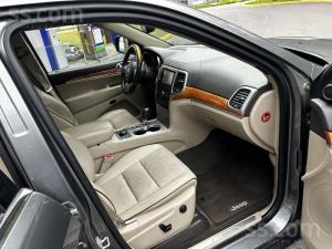 Pelēks Jeep Grand Cherokee 2012 Rīga, ar dzinēja tilpumu 3.00 L un nobraukumu 262 tūkst. km par 8399 €, foto 24 vietnē AUTOMOTO.COM.LV