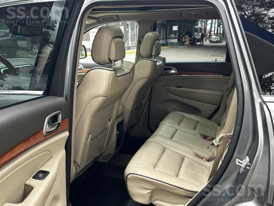 Pelēks Jeep Grand Cherokee 2012 Rīga, ar dzinēja tilpumu 3.00 L un nobraukumu 262 tūkst. km par 8399 €, foto 29 vietnē AUTOMOTO.COM.LV