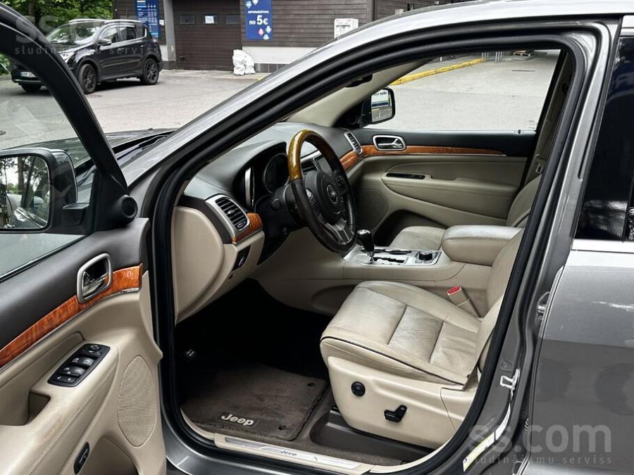 Pelēks Jeep Grand Cherokee 2012 Rīga, ar dzinēja tilpumu 3.00 L un nobraukumu 262 tūkst. km par 8399 €, foto 30 vietnē AUTOMOTO.COM.LV