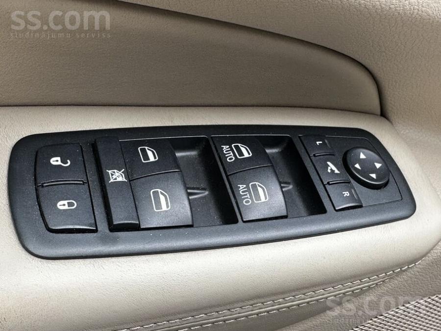 Pelēks Jeep Grand Cherokee 2012 Rīga, ar dzinēja tilpumu 3.00 L un nobraukumu 262 tūkst. km par 8399 €, foto 32 vietnē AUTOMOTO.COM.LV