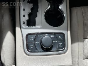 Pelēks Jeep Grand Cherokee 2012 Rīga, ar dzinēja tilpumu 3.00 L un nobraukumu 262 tūkst. km par 8399 €, foto 34 vietnē AUTOMOTO.COM.LV