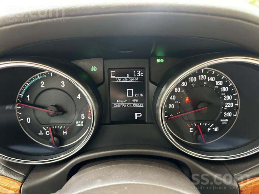 Pelēks Jeep Grand Cherokee 2012 Rīga, ar dzinēja tilpumu 3.00 L un nobraukumu 262 tūkst. km par 8399 €, foto 35 vietnē AUTOMOTO.COM.LV