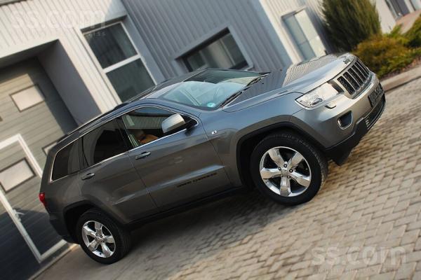 Grey Jeep Grand Cherokee 2012 in Riga, with an engine capacity of 3.00 L and mileage of 0 thousand km for 10990 €, photo 8 on AUTOMOTO.COM.LV