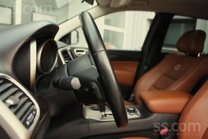 Grey Jeep Grand Cherokee 2012 in Riga, with an engine capacity of 3.00 L and mileage of 0 thousand km for 10990 €, photo 19 on AUTOMOTO.COM.LV