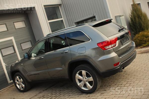 Pelēks Jeep Grand Cherokee 2012 Rīga, ar dzinēja tilpumu 3.00 L un nobraukumu 0 tūkst. km par 10990 €, foto 4 vietnē AUTOMOTO.COM.LV