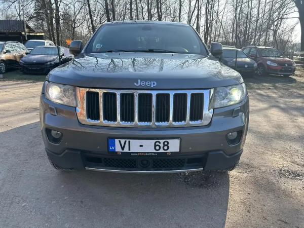 Grey Jeep Grand Cherokee 2012 in Grobiņa, with an engine capacity of 3.00 L and mileage of 314 thousand km for 9000 €, photo 2 on AUTOMOTO.COM.LV