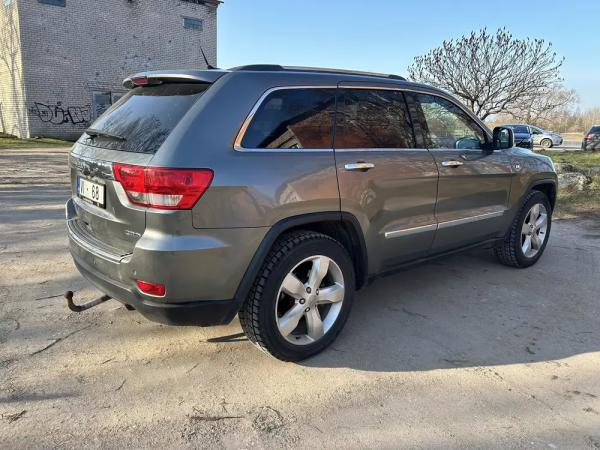Grey Jeep Grand Cherokee 2012 in Grobiņa, with an engine capacity of 3.00 L and mileage of 314 thousand km for 9000 €, photo 5 on AUTOMOTO.COM.LV