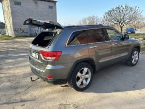 Grey Jeep Grand Cherokee 2012 in Grobiņa, with an engine capacity of 3.00 L and mileage of 314 thousand km for 9000 €, photo 8 on AUTOMOTO.COM.LV