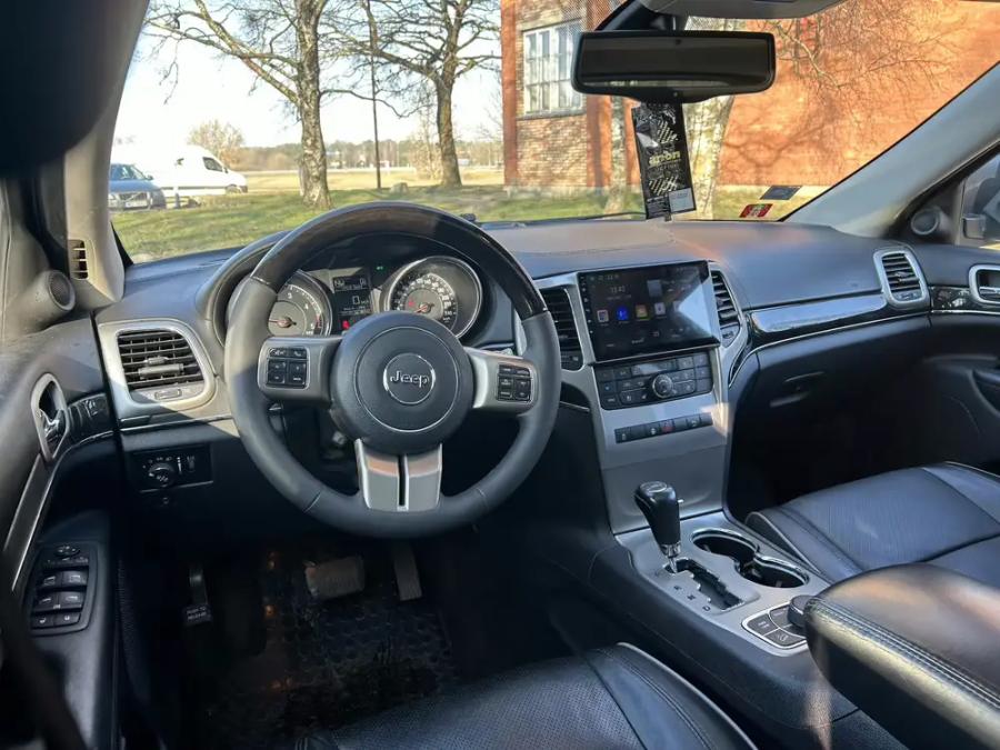 Grey Jeep Grand Cherokee 2012 in Grobiņa, with an engine capacity of 3.00 L and mileage of 314 thousand km for 9000 €, photo 31 on AUTOMOTO.COM.LV