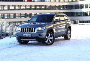 Pelēks Jeep Grand Cherokee 2012 Rīga, ar dzinēja tilpumu 3.00 L un nobraukumu 221 tūkst. km par 9980 €, foto 4 vietnē AUTOMOTO.COM.LV