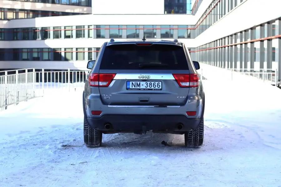 Pelēks Jeep Grand Cherokee 2012 Rīga, ar dzinēja tilpumu 3.00 L un nobraukumu 221 tūkst. km par 9980 €, foto 6 vietnē AUTOMOTO.COM.LV