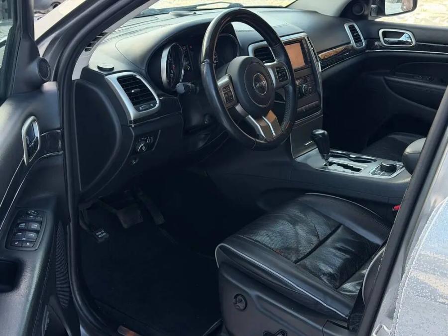 Pelēks Jeep Grand Cherokee 2012 Rīga, ar dzinēja tilpumu 3.00 L un nobraukumu 221 tūkst. km par 9980 €, foto 8 vietnē AUTOMOTO.COM.LV