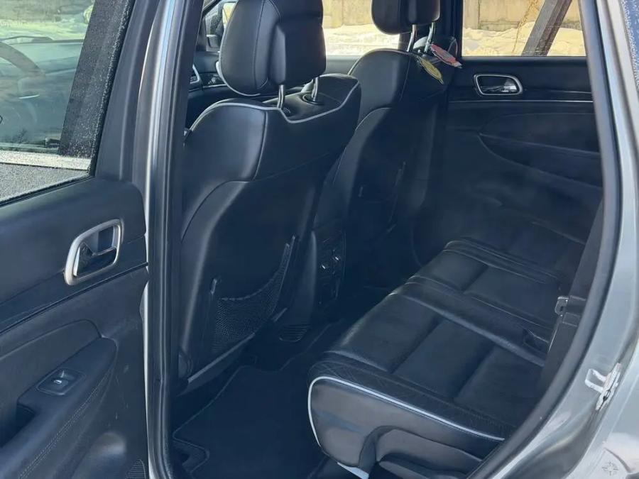 Pelēks Jeep Grand Cherokee 2012 Rīga, ar dzinēja tilpumu 3.00 L un nobraukumu 221 tūkst. km par 9980 €, foto 13 vietnē AUTOMOTO.COM.LV