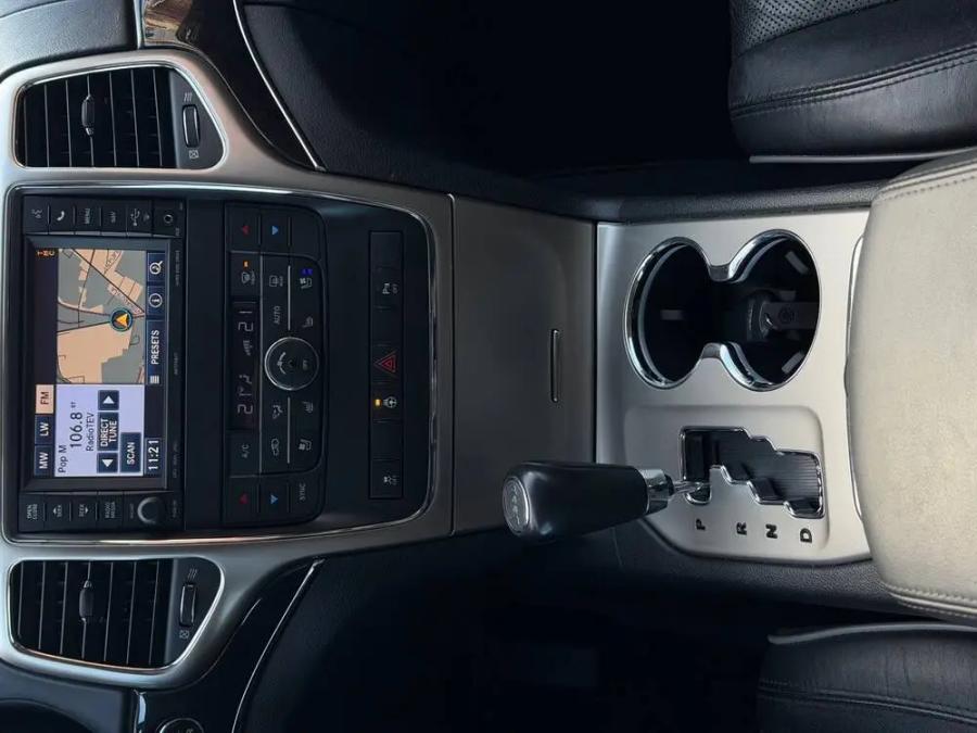 Pelēks Jeep Grand Cherokee 2012 Rīga, ar dzinēja tilpumu 3.00 L un nobraukumu 221 tūkst. km par 9980 €, foto 16 vietnē AUTOMOTO.COM.LV
