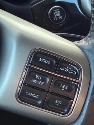 Grey Jeep Grand Cherokee 2012 in Riga, with an engine capacity of 3.00 L and mileage of 221 thousand km for 9980 €, photo 4 on AUTOMOTO.COM.LV