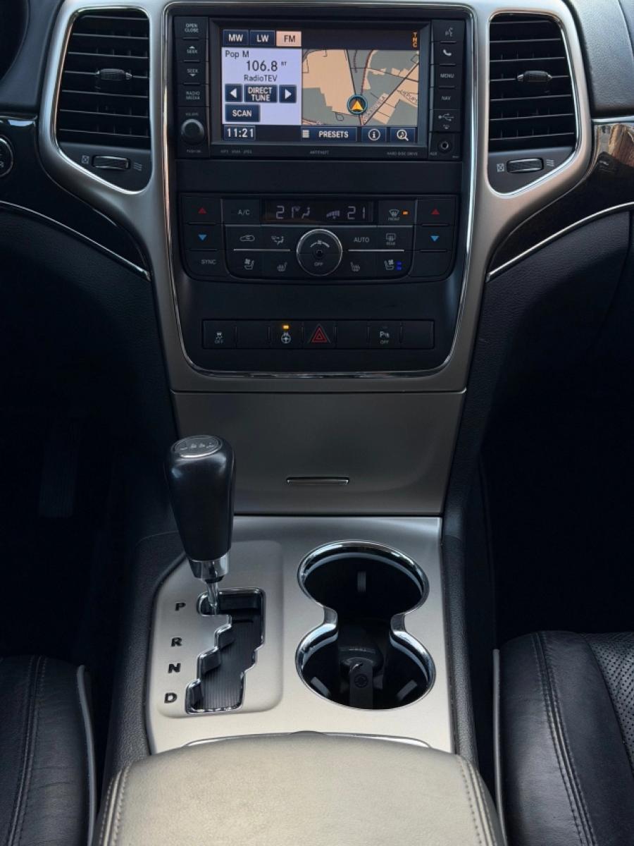 Grey Jeep Grand Cherokee 2012 in Riga, with an engine capacity of 3.00 L and mileage of 221 thousand km for 9980 €, photo 8 on AUTOMOTO.COM.LV