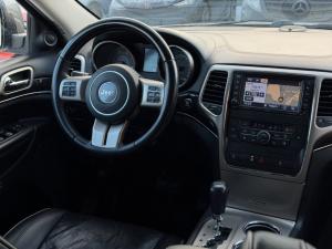 Grey Jeep Grand Cherokee 2012 in Riga, with an engine capacity of 3.00 L and mileage of 221 thousand km for 9980 €, photo 9 on AUTOMOTO.COM.LV