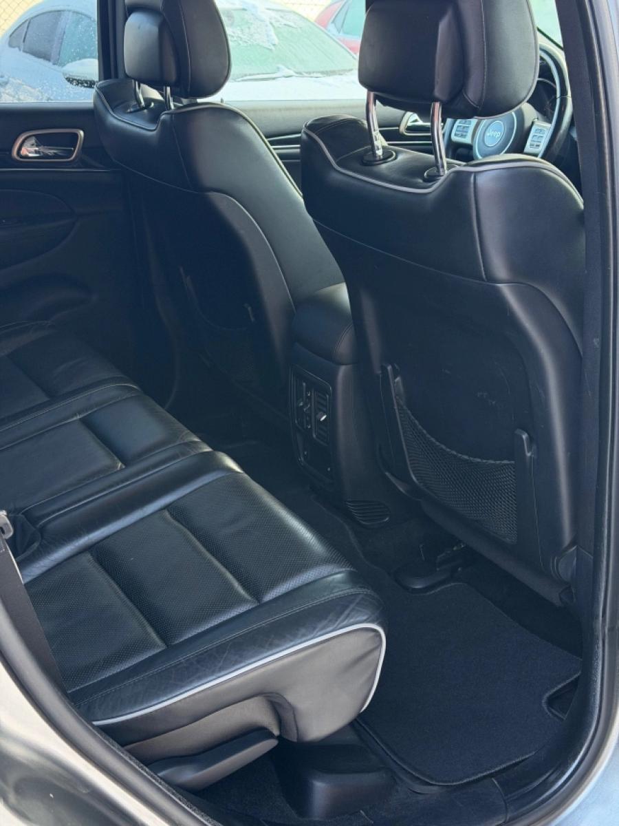 Grey Jeep Grand Cherokee 2012 in Riga, with an engine capacity of 3.00 L and mileage of 221 thousand km for 9980 €, photo 10 on AUTOMOTO.COM.LV