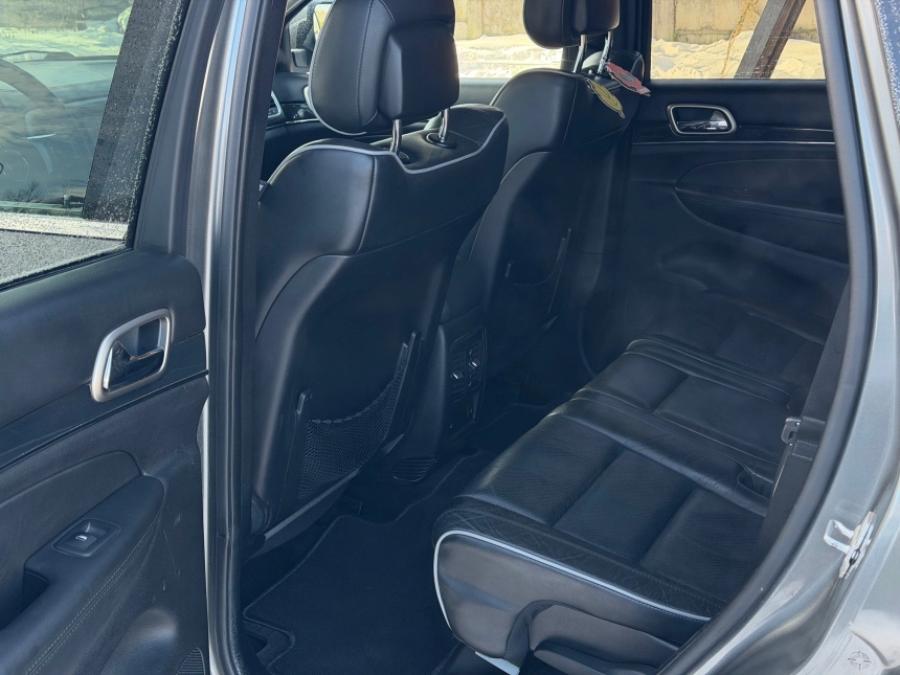 Grey Jeep Grand Cherokee 2012 in Riga, with an engine capacity of 3.00 L and mileage of 221 thousand km for 9980 €, photo 11 on AUTOMOTO.COM.LV