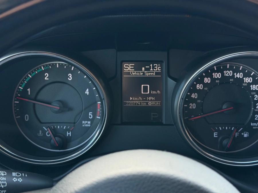 Grey Jeep Grand Cherokee 2012 in Riga, with an engine capacity of 3.00 L and mileage of 221 thousand km for 9980 €, photo 17 on AUTOMOTO.COM.LV