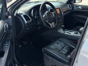 Grey Jeep Grand Cherokee 2012 in Riga, with an engine capacity of 3.00 L and mileage of 221 thousand km for 9980 €, photo 22 on AUTOMOTO.COM.LV