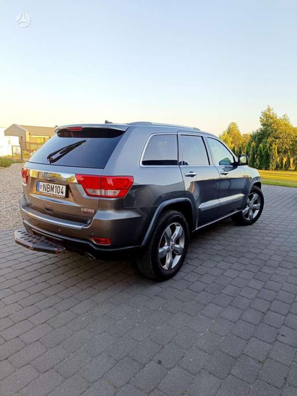 Grey Jeep Grand Cherokee 2012 in Vilnius, with an engine capacity of 5.70 L and mileage of 229 thousand km for 12900 €, photo 3 on AUTOMOTO.COM.LV