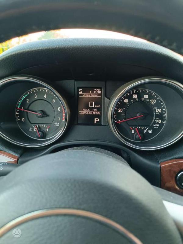Grey Jeep Grand Cherokee 2012 in Vilnius, with an engine capacity of 5.70 L and mileage of 229 thousand km for 12900 €, photo 7 on AUTOMOTO.COM.LV