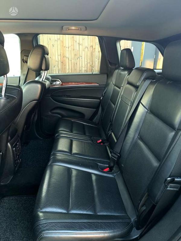 Grey Jeep Grand Cherokee 2012 in Vilnius, with an engine capacity of 5.70 L and mileage of 229 thousand km for 12900 €, photo 9 on AUTOMOTO.COM.LV