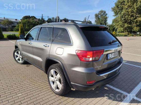 Grey Jeep Grand Cherokee 2012 in Riga, with an engine capacity of 3.00 L and mileage of 351 thousand km for 7700 €, photo 2 on AUTOMOTO.COM.LV