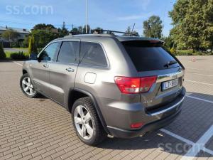 Grey Jeep Grand Cherokee 2012 in Riga, with an engine capacity of 3.00 L and mileage of 351 thousand km for 7700 €, photo 3 on AUTOMOTO.COM.LV