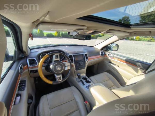 Grey Jeep Grand Cherokee 2012 in Riga, with an engine capacity of 3.00 L and mileage of 351 thousand km for 7700 €, photo 4 on AUTOMOTO.COM.LV